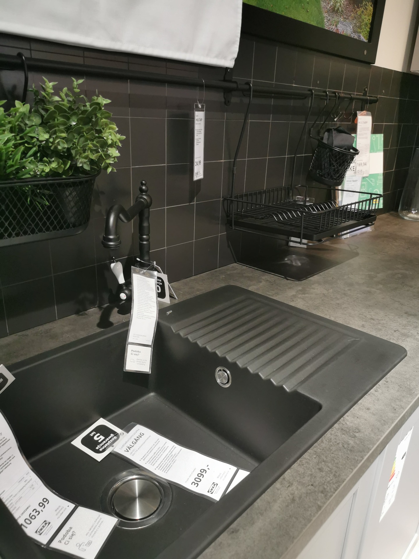 Add a touch of elegance with the GLITTRAN faucet from IKEA